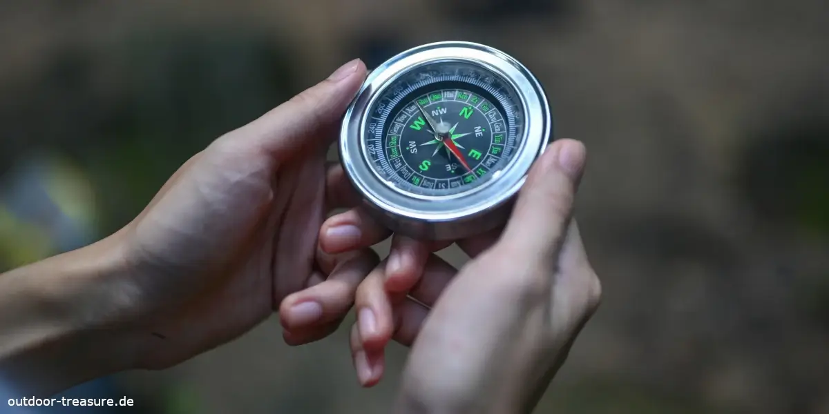 Der Kompass – Ein unverzichtbares Werkzeug im Survival - OUTDOOR TREASURE